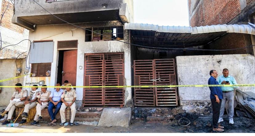 8 killed in fire at illegal cracker godown in Jaipur