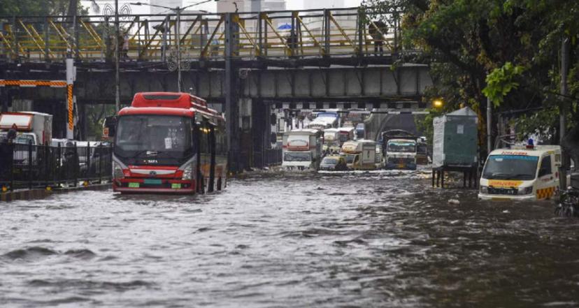 Rain havoc hits Mumbai as heavy rain floods roads, traffic crawls